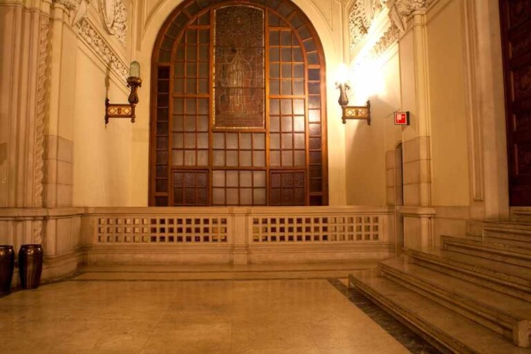 10 Modern & New Entrance Arch Designs to Wow Your Visitors